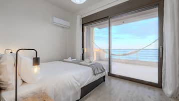 Villa, 2 quartos, piscina privativa, vista para o mar | 2 quartos, berços/camas para crianças grátis, roupa de cama fornecida