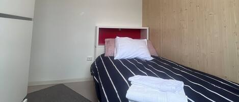 Apartamento Deluxe | Secretária, secretária adequada para computadores portáteis