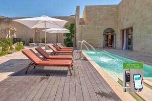 Quarto casal luxo | Piscina | Piscina externa sazonal