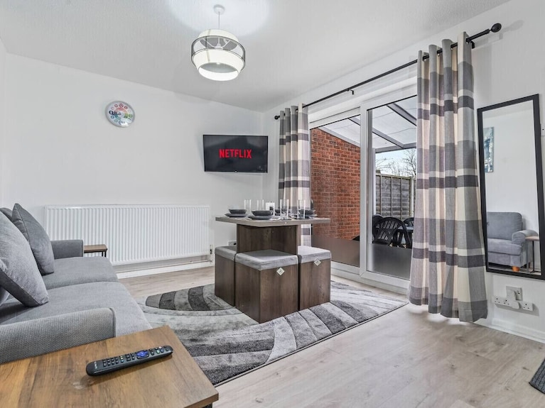 Telford Centre House With Parking, Garden, Wi-fi - 텔퍼드