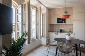 Apartamento, 2 quartos | Área de estar