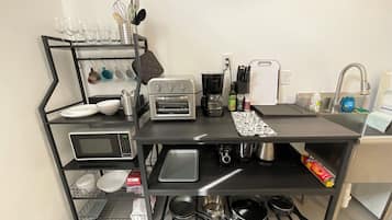 Apartamento luxo, 1 cama Queen e sofá-cama, para não fumantes, cozinha | Cozinha privada | Geladeira, micro-ondas, fogão, cooktop