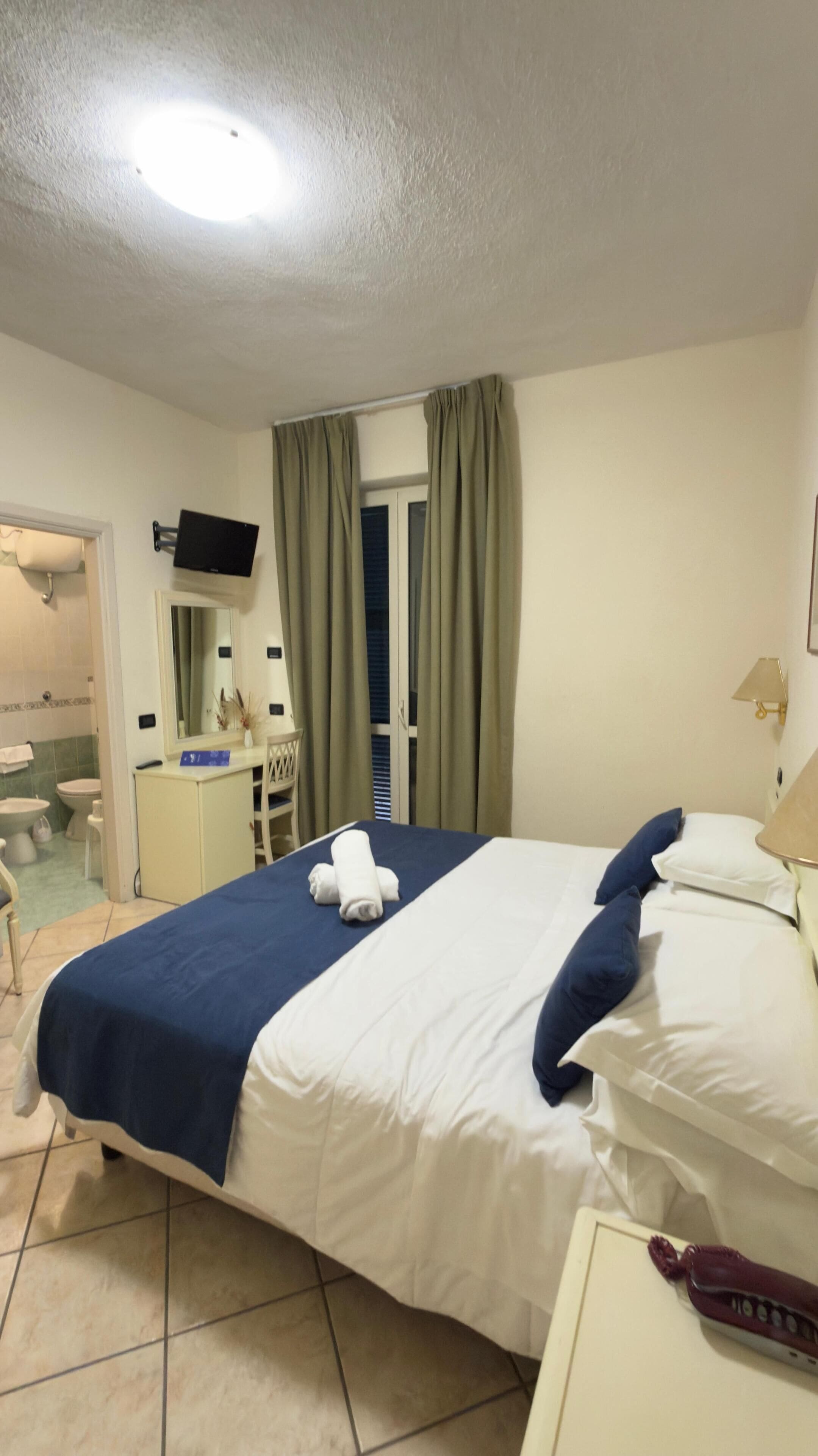 Quarto Triplo Standard | Cofre no quarto, Wi-fi grátis 