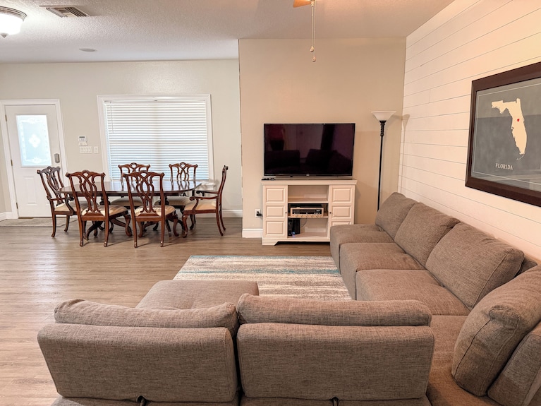 Updated 4-bedroom Winter Garden House In Golf Cart District 20 Min From Disney - Clermont