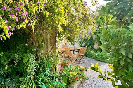 Jardim. B&B Dimora Orrù