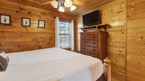 Grand Getaway Cabin by Avantstay A-frame Retreat + Hot Tub + Game Room ...