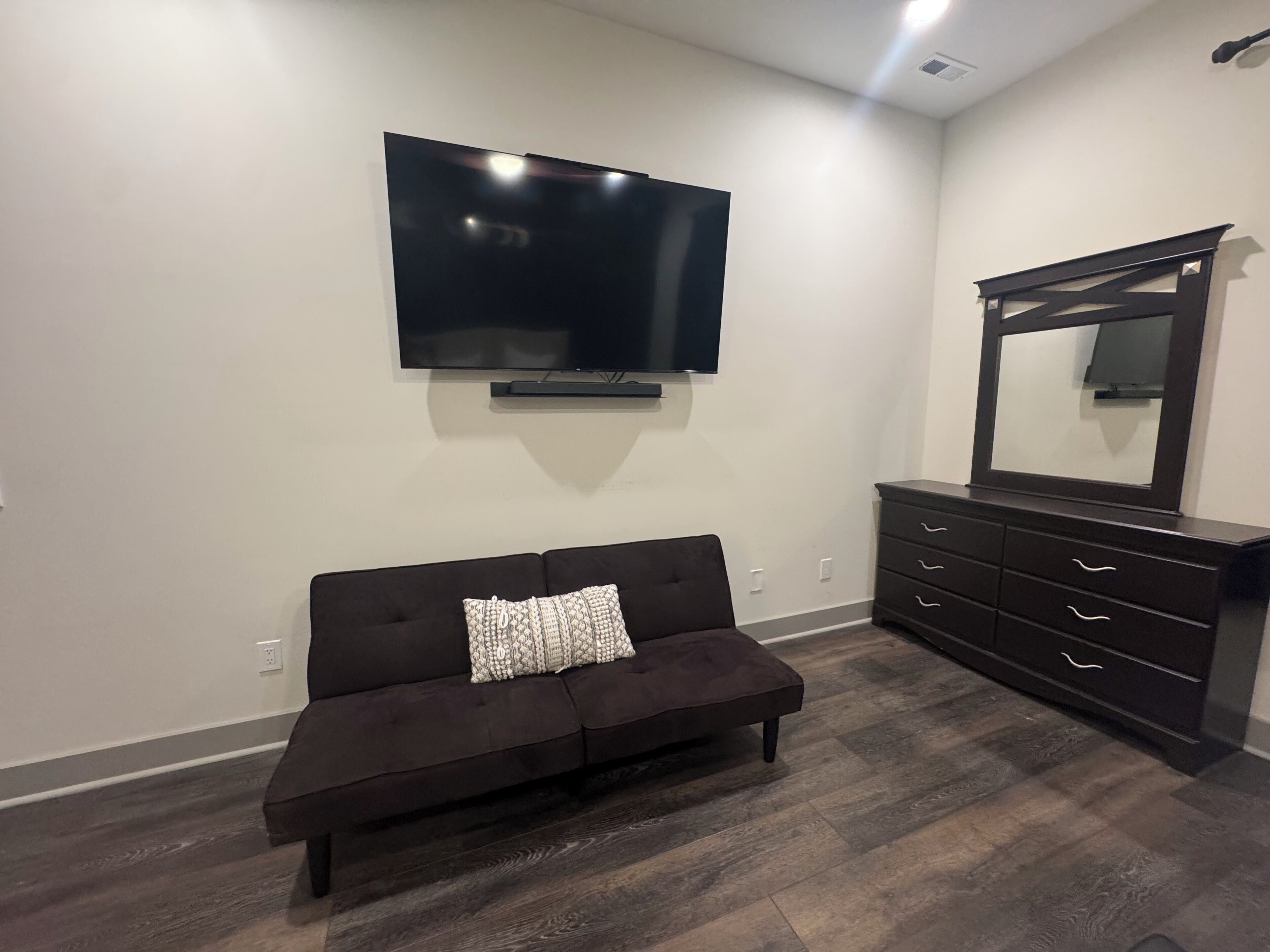 Rocket City Modern Retreat - Huntsville, AL
