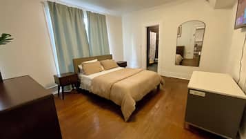 Apartamento luxo, 2 quartos, cozinha, vista para o pátio | Individualmente decorados, individualmente mobiliados, escrivaninha