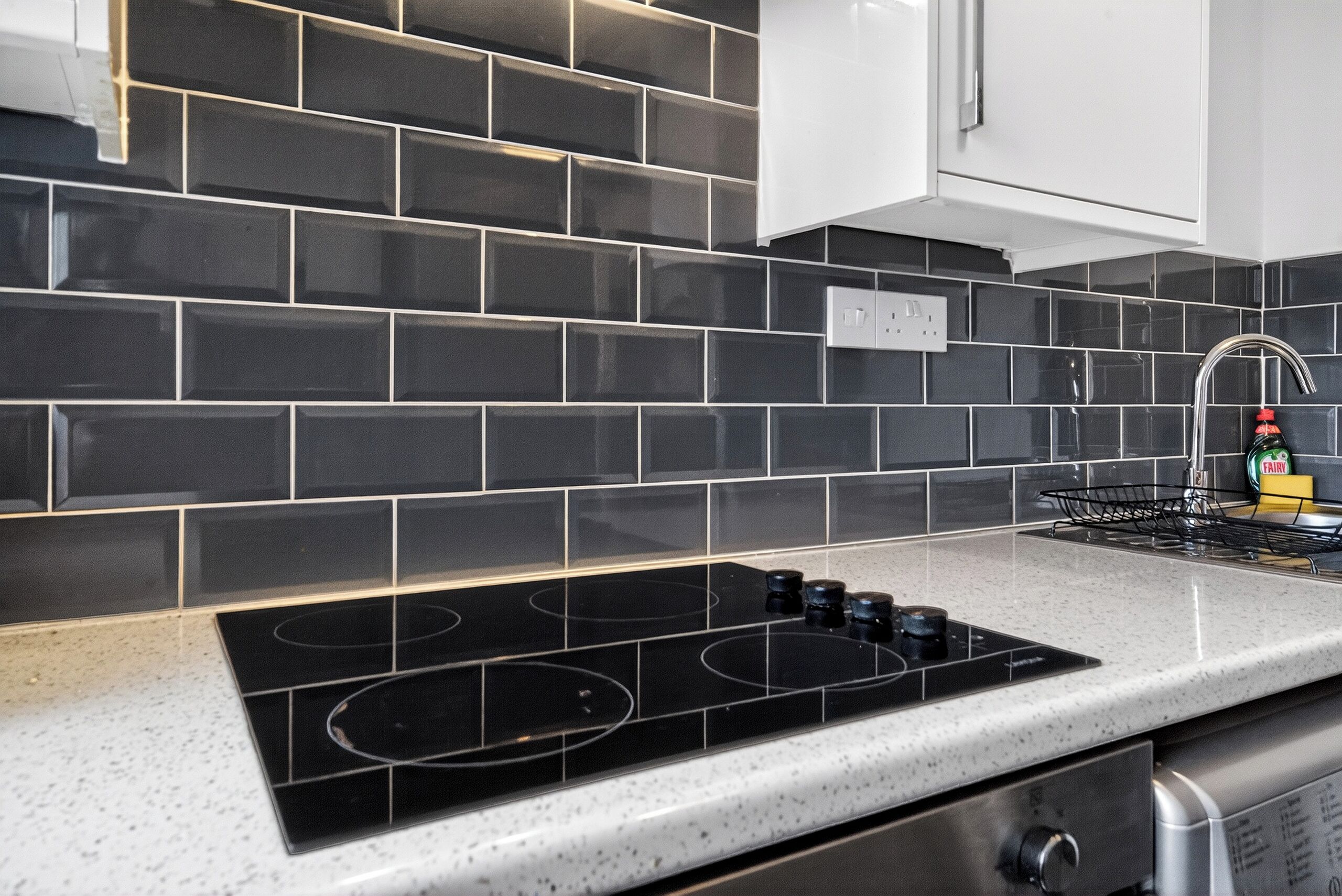 Apartamento, pátio, vista para o lago | Cozinha privada | Um frigorífico/congelador grande, um micro-ondas 