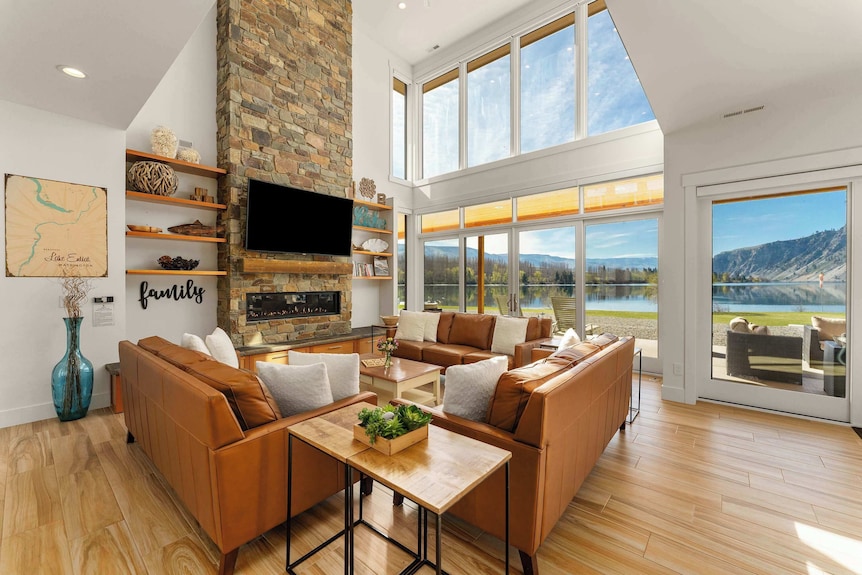 Luxury Waterfront View Sup Firepit Shared Dock - Chelan, WA
