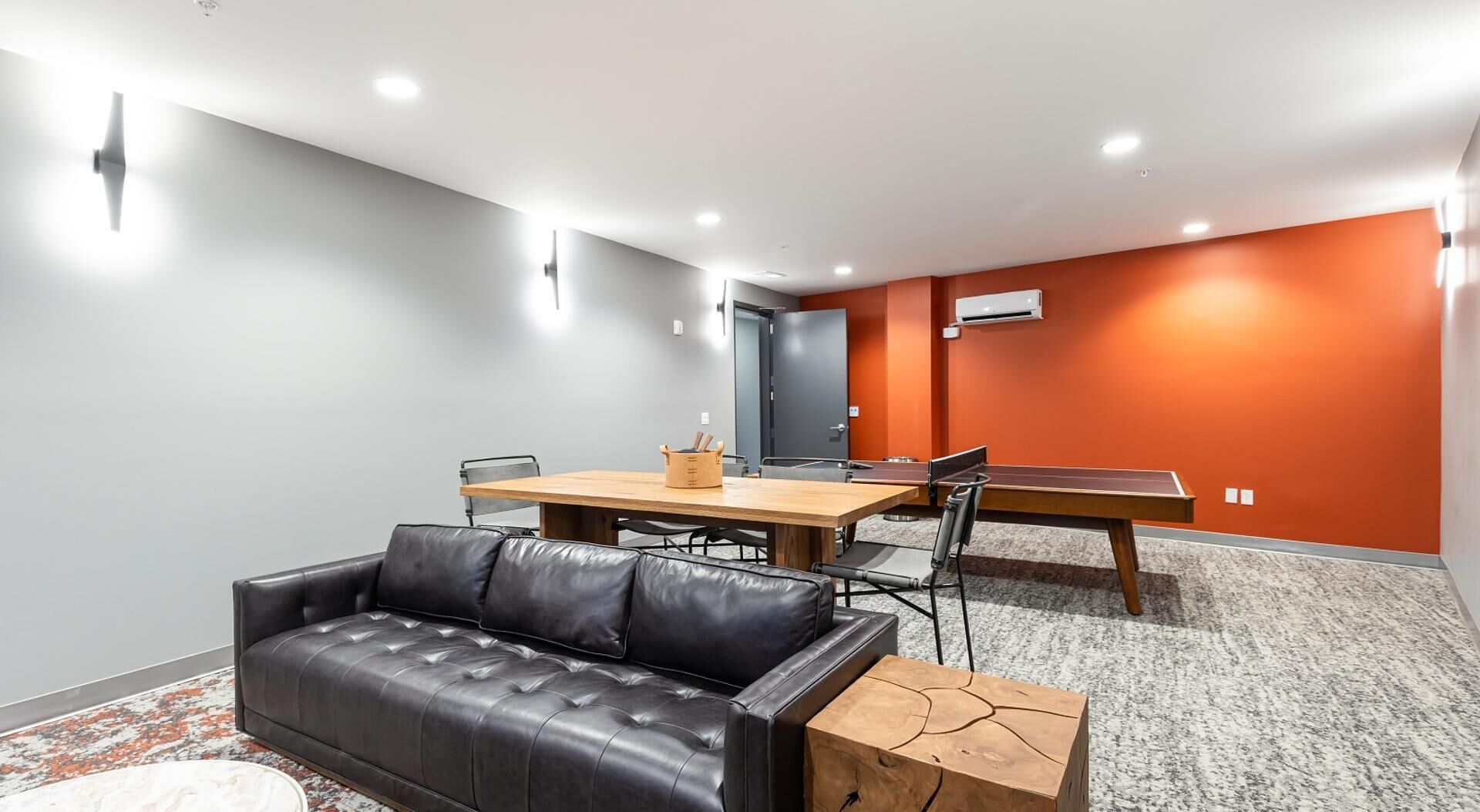 Landing | Chic 2bd, Gym, Pool - Brendonwood - Indianapolis