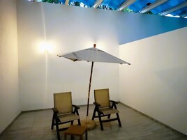 Quarto, 1 cama king-size | Terraço/pátio interior