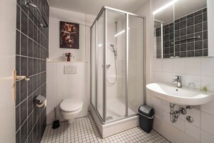 Quarto solteiro standard | Banheiro | Chuveiro 