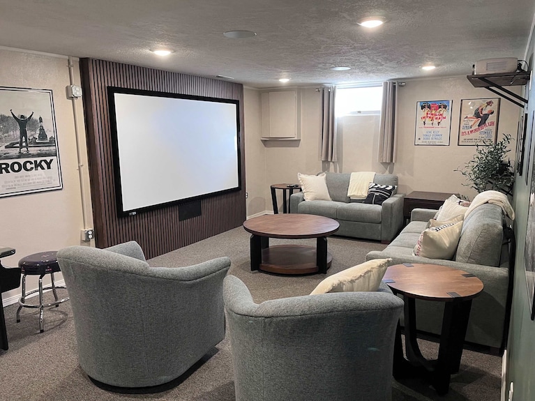 Stylish Sioux Falls Stay|theater Room & Arcade Fun - 蘇瀑