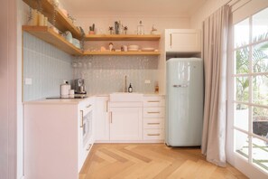 Casa de Campo de Luxo, vista para as vinhas | Cozinha privada | Uma torradeira 