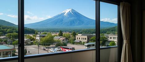 Quarto família, sacada, vista para a montanha | Parte interna