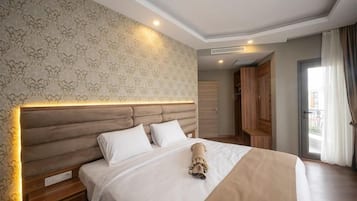 Suite, varanda | Secretária adequada para computadores portáteis, Wi-fi grátis