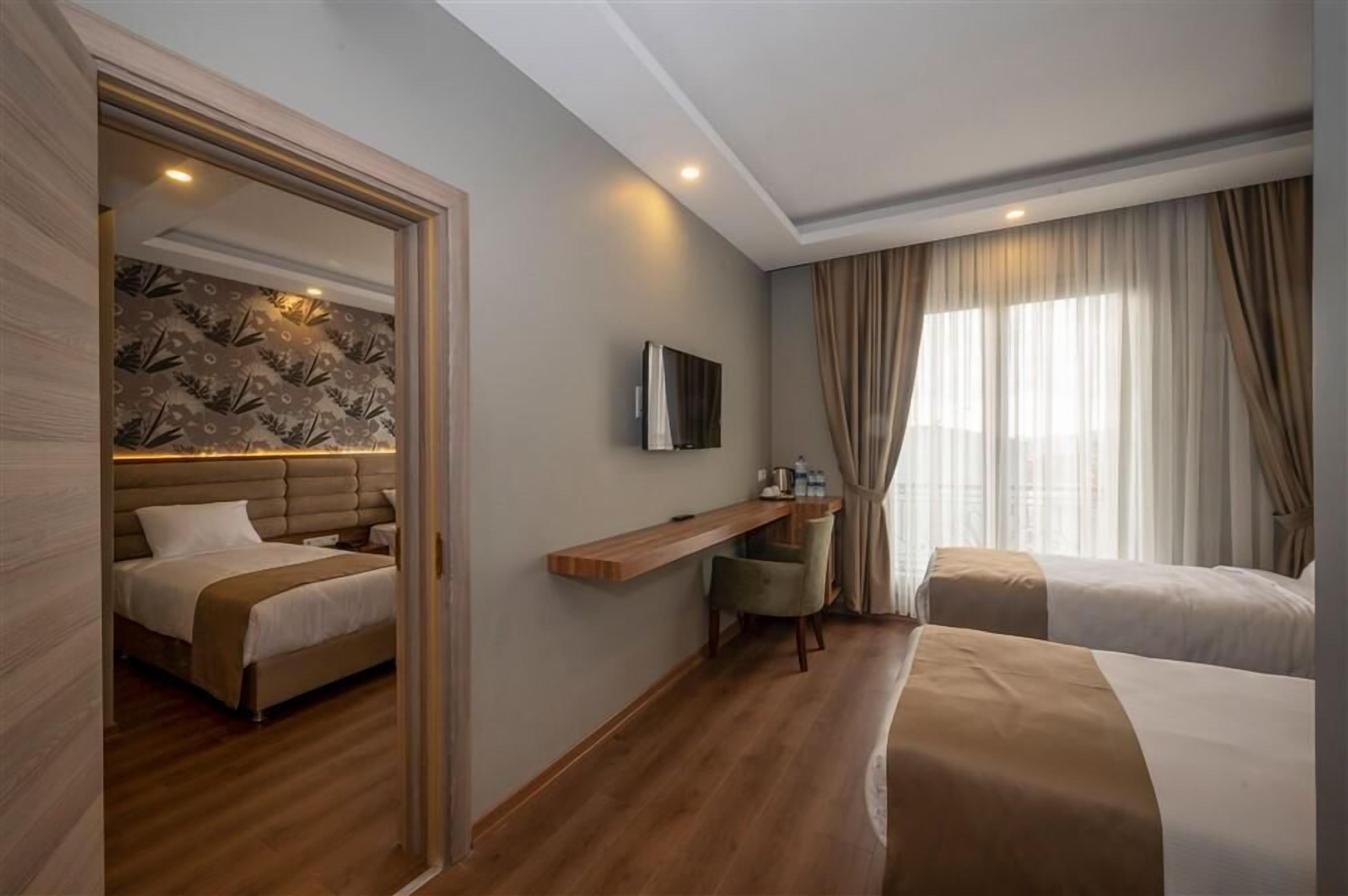 Quarto Quádruplo Comfort | Secretária adequada para computadores portáteis, Wi-fi grátis 