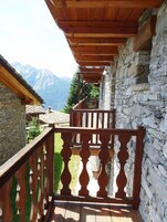 Dúplex, varanda, vista para o jardim | Varanda