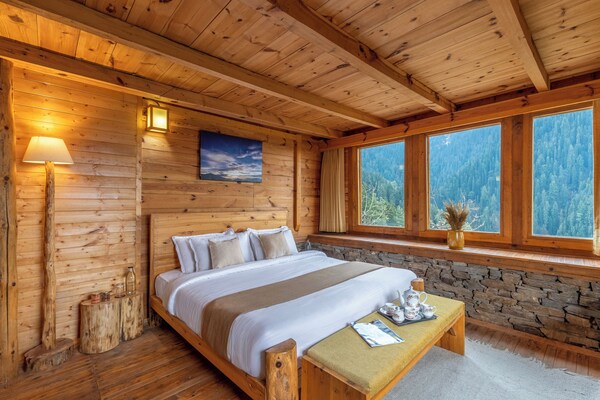 Elivaas Skylounge 4 Bhk With Garden - Narkanda