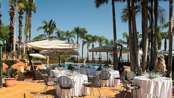 Quarto Triplo Básico | Refeições ao ar livre