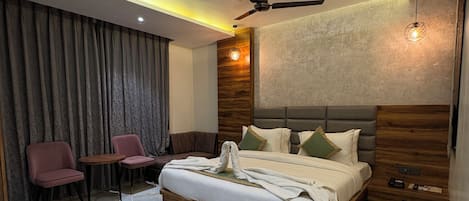 Quarto Deluxe | Secretária, secretária adequada para computadores portáteis