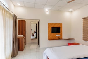 Casa de Campo de Luxo, vista para a piscina, no piso executivo | Secretária adequada para computadores portáteis, Wi-fi grátis 