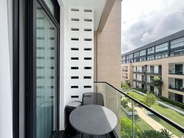 Suite-Estúdio Deluxe, pátio, vista para o jardim | Vista do quarto