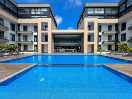 3 piscinas exteriores, espreguiçadeiras 