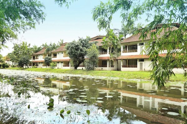 Manor Backwater Resort - Kumarakom
