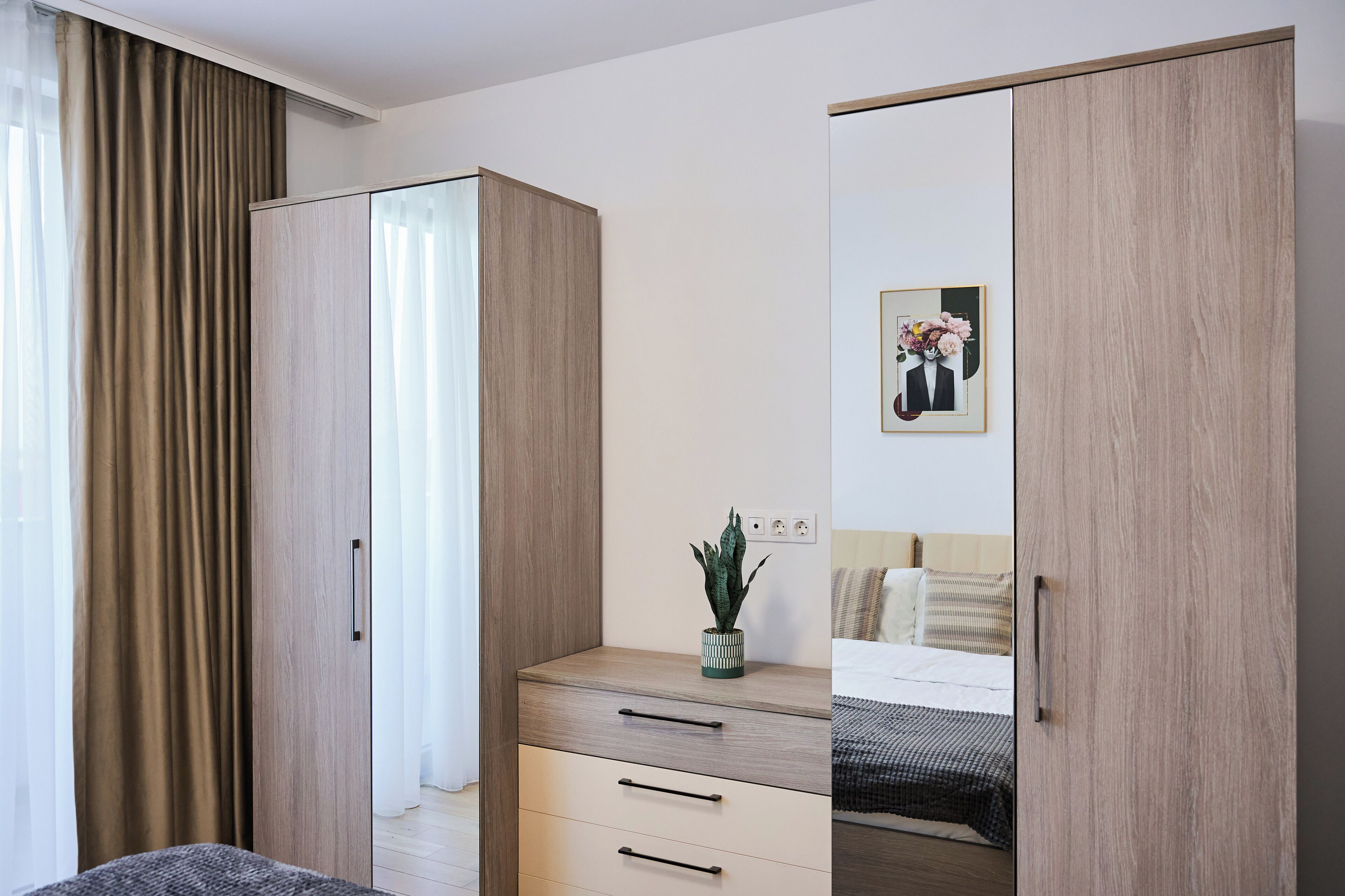 Apartamento Deluxe, vista para o rio | Secretária, secretária adequada para computadores portáteis 