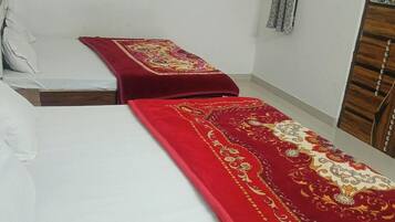 Quarto Quádruplo Deluxe, ar condicionado | Roupa hipoalergénica, secretária, quartos insonorizados, Wi-fi grátis