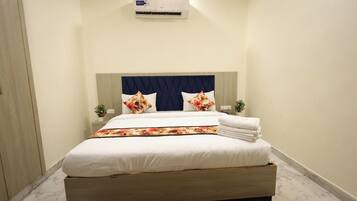 Quarto Duplo Deluxe | Com decoração personalizada, com mobília individualizada, secretária