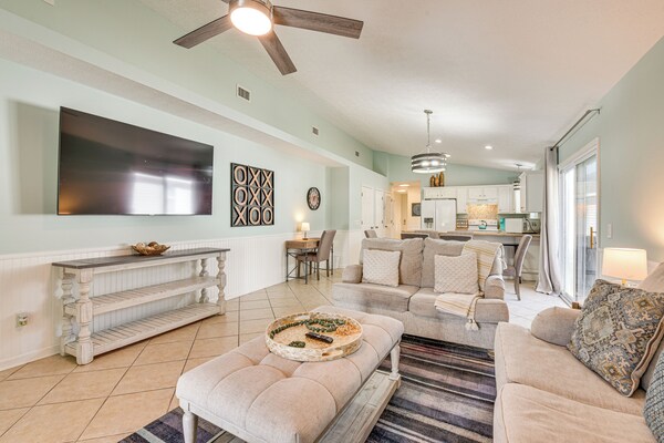 Easy Beach Access, Private Yard! Palm Cove Retreat - Panama City Beach, FL