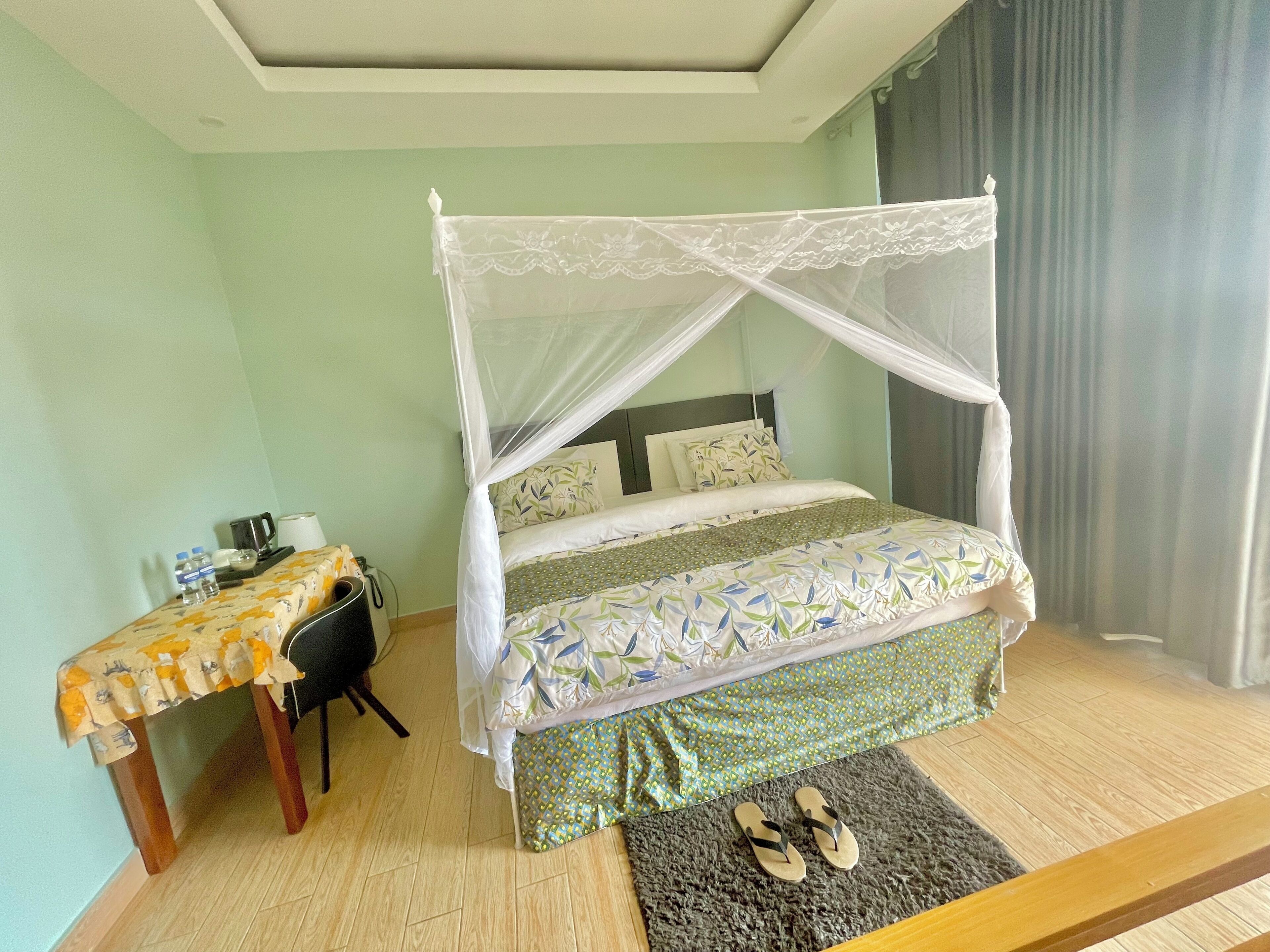 Quarto Individual, varanda | Secretária, secretária adequada para computadores portáteis 