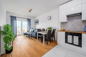 Apartamento clássico, sacada, vista para o pátio | Cozinha privada | Chaleira elétrica