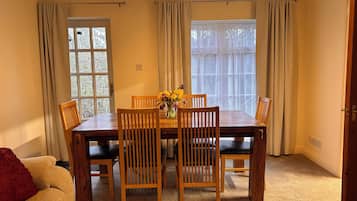 Casa de Campo, pátio, vista para o pátio | Sala de estar