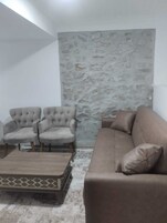 Casa Familiar, 2 quartos, pátio, vista para o jardim | Interior