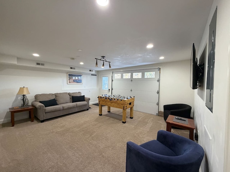 North Conway Gem | Hot Tub, Games & Fireplace - Conway, NH
