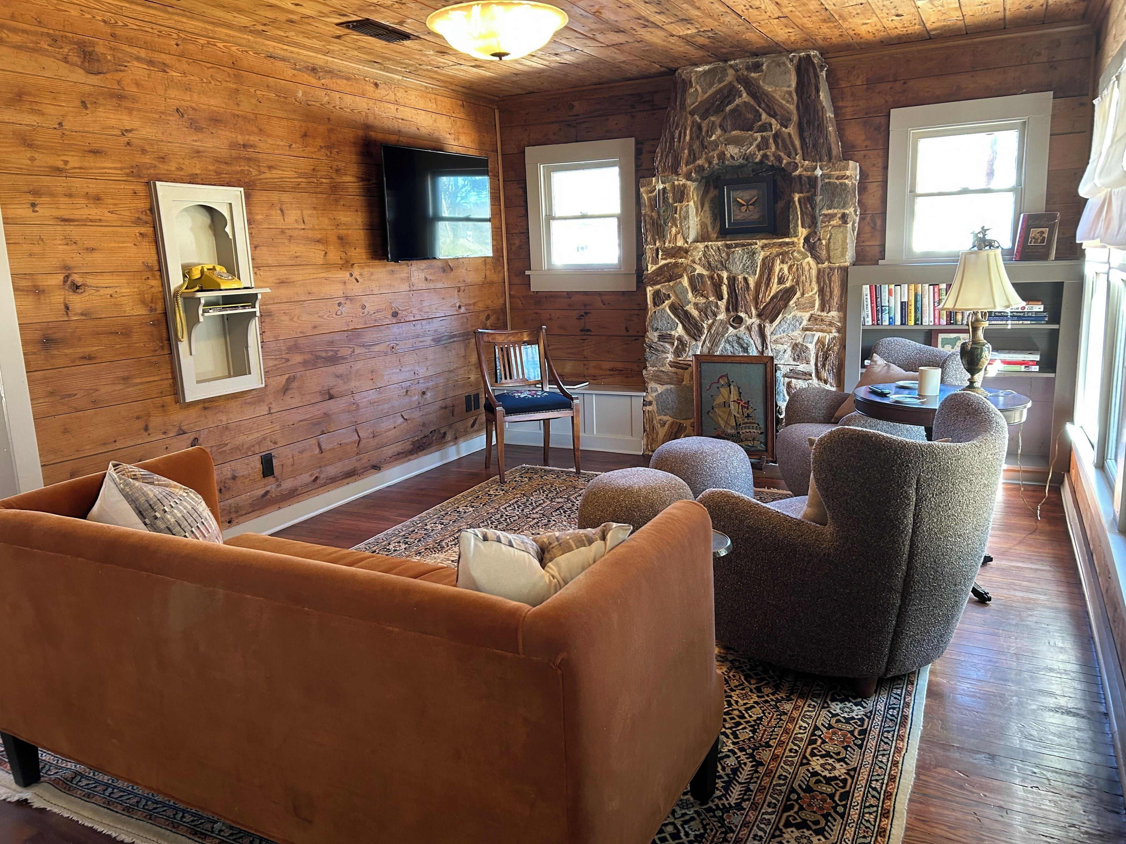 Adorable 3 Bedroom/2 Bath Remodeled Cottage And Carriage House Built Circa 1930! - Glen Rose, TX