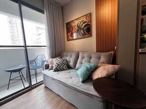 Apartamento | Sala de estar | Smart TV de 55 polegadas com canais digitais 