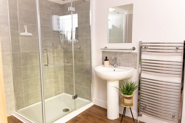 Host Stay Sea View Cottage - Scarborough Castle