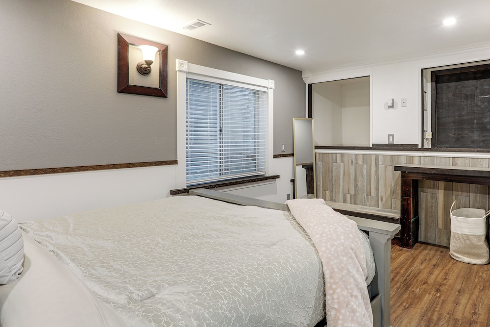 Extended Stay in Denver! Cozy Apartment w/ Patio Reviews, Deals ...