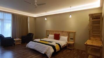 Quarto luxo, sacada | Wi-Fi de cortesia