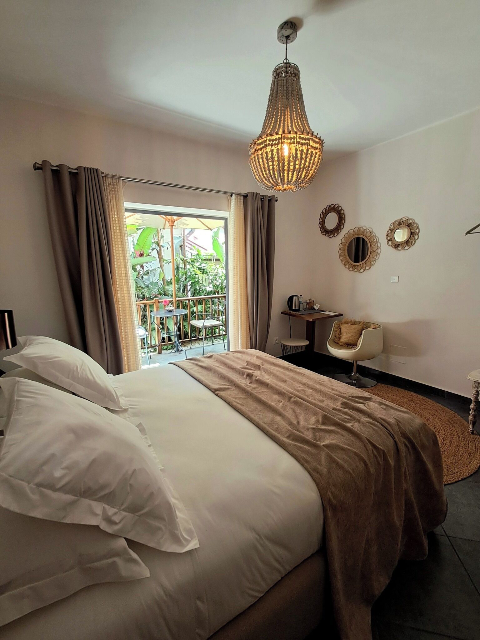 Quarto Clássico com Cama de Casal, vista para o jardim | Cofre no quarto, cortinas/cortinados opacos, quartos insonorizados 