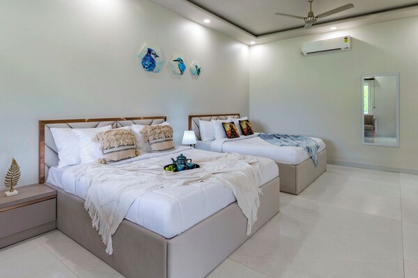 Elivaas Enchantia 6 Bhk Farmhouse - Gurugram