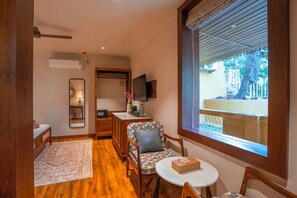 Suite, varanda, vista para a montanha | Quartos insonorizados, Wi-fi grátis, roupa de cama fornecida 