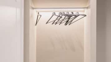 Quarto Duplo Comfort, varanda, vista para o pátio | Interior