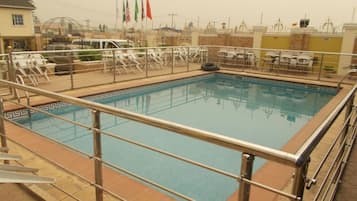 14 piscinas externas