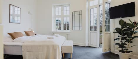 Quarto Duplo Deluxe, varanda | Wi-fi grátis, roupa de cama fornecida